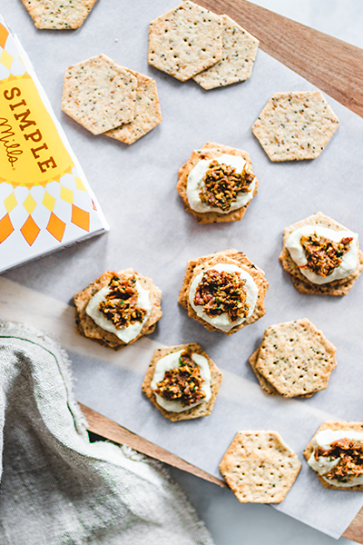 SimpleMills - Ricotta & Sun-dried Tomato Pesto Topped Cracker